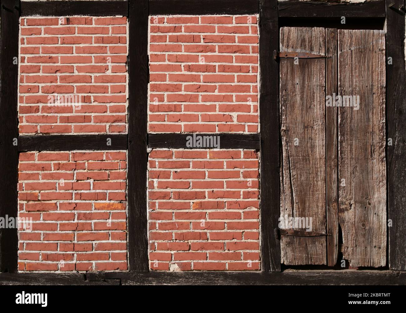 Rustic brick wall hi-res stock photography and images - Alamy