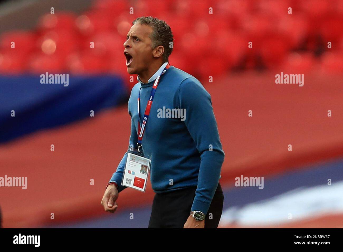 Northampton town manager keith curle hi-res stock photography and ...