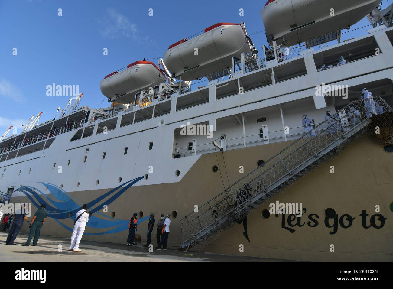 Labobar passenger ship hi-res stock photography and images - Alamy