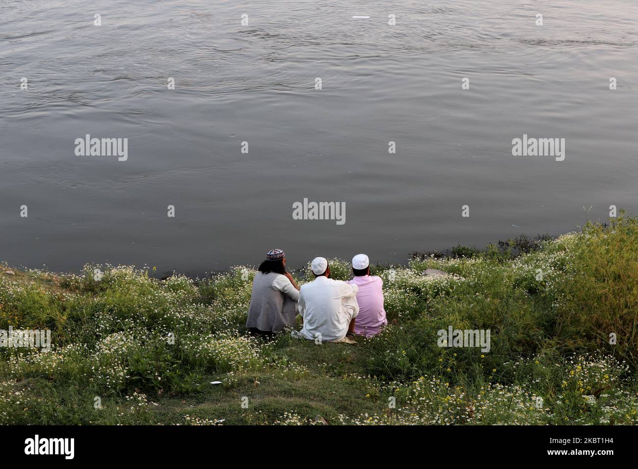 Banks of river jehlum hi-res stock photography and images - Alamy