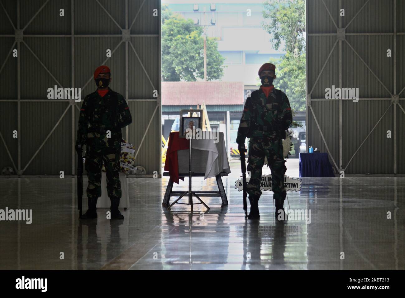 Indonesian military personels standguard hi-res stock photography and ...