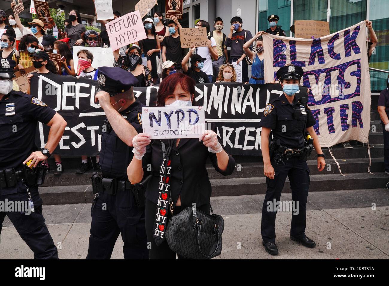 Pro-NYPD and Black Lives Matter movement protest in front of Queens ...