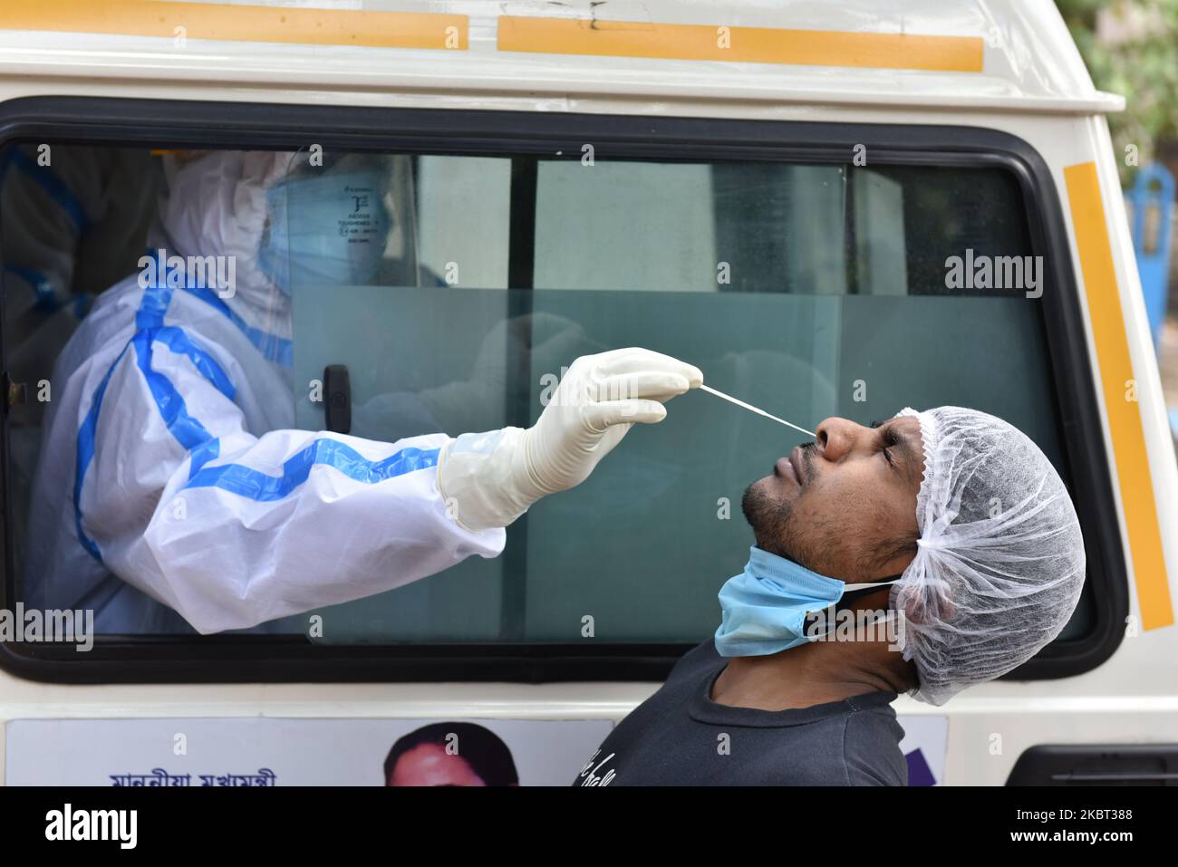 Free community mobile swab testing hi-res stock photography and images ...