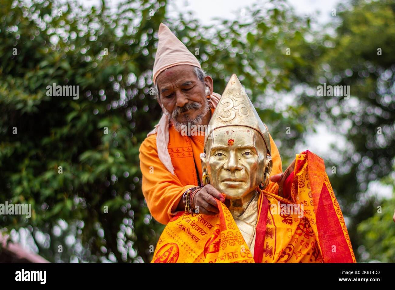 Hindu Disciple worship their guru Naraharinath on the occasion of Guru ...