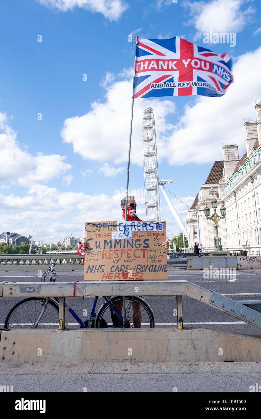Londoners and NHS (National Health System) staff gather together to ...