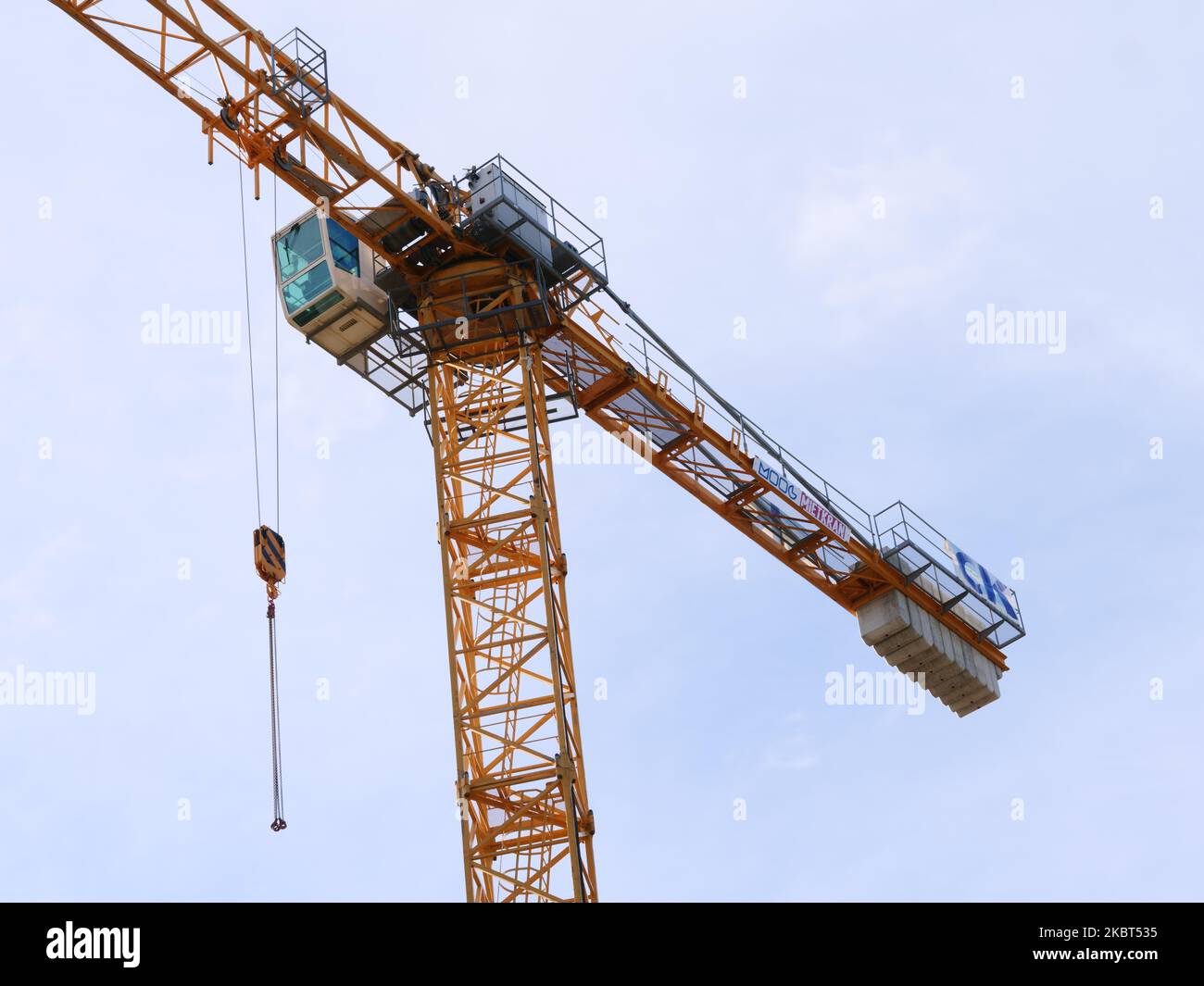 Construction crane on a building site Stock Photo - Alamy