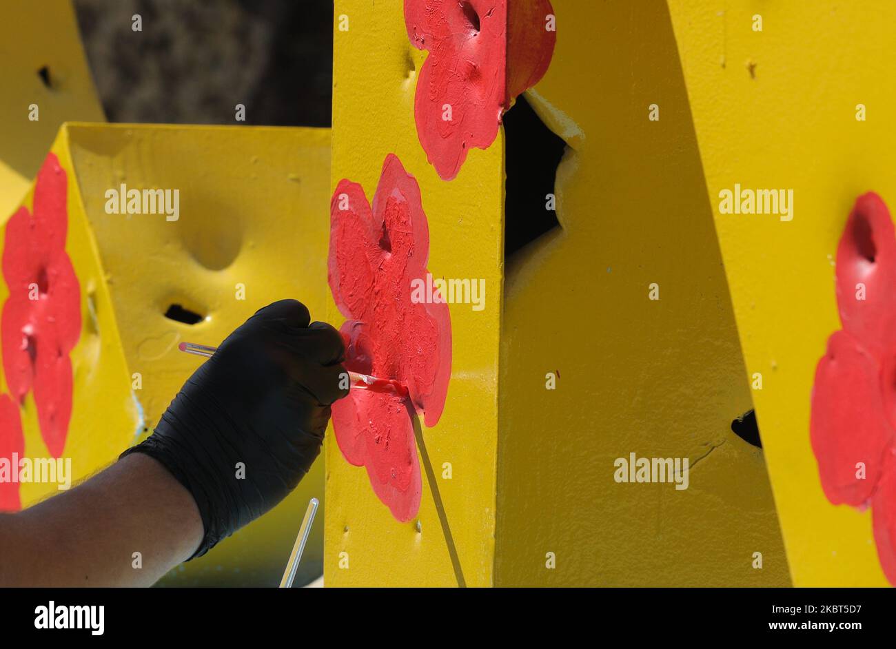 Young people paint with poppies the city limit sign Sloviansk with ...
