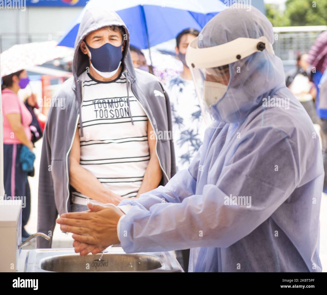 Health professional washes his hands to take the covid tests to people ...