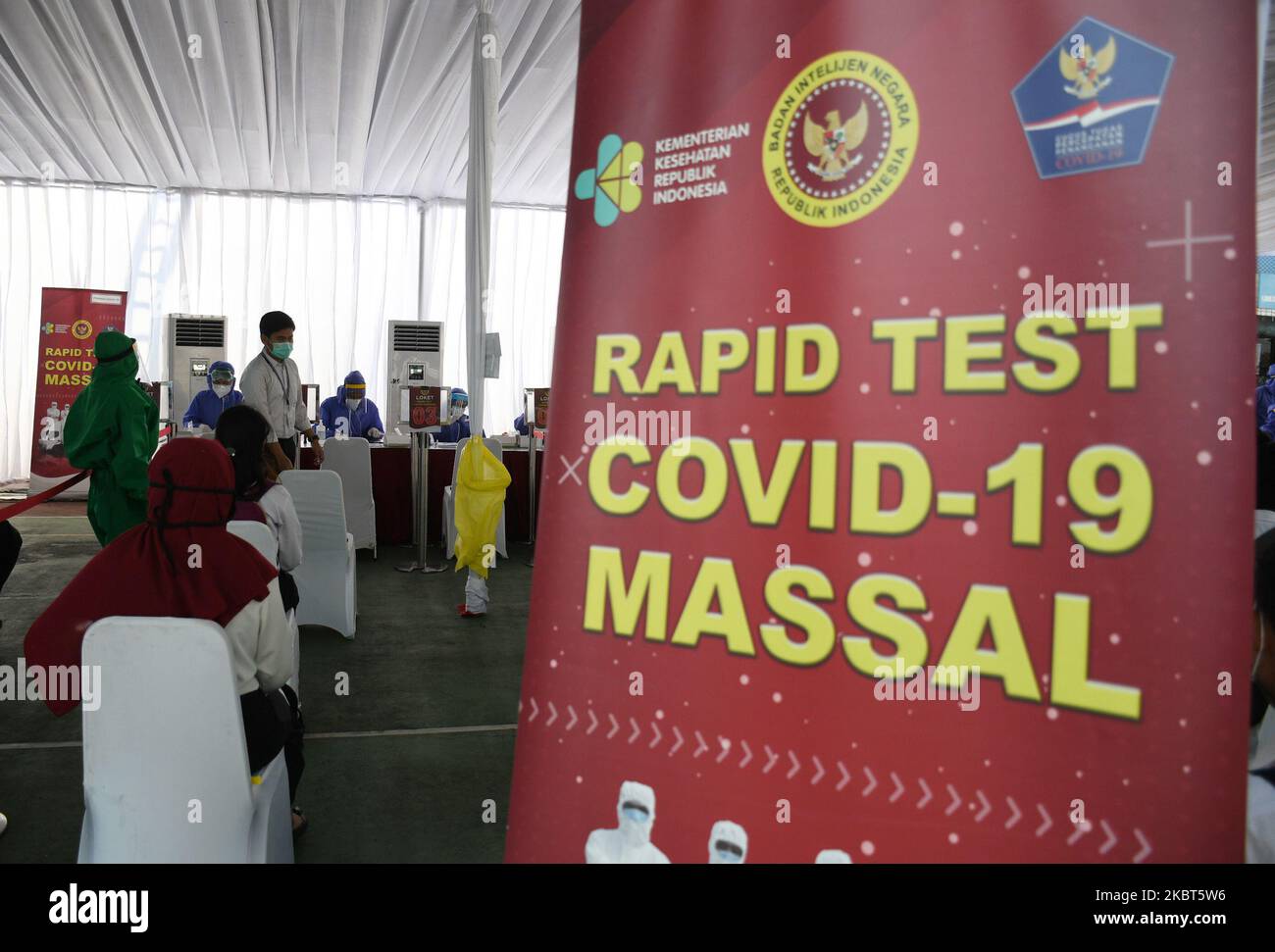 Hundreds of treasury officials conducted rapid tests in Jakarta, on ...