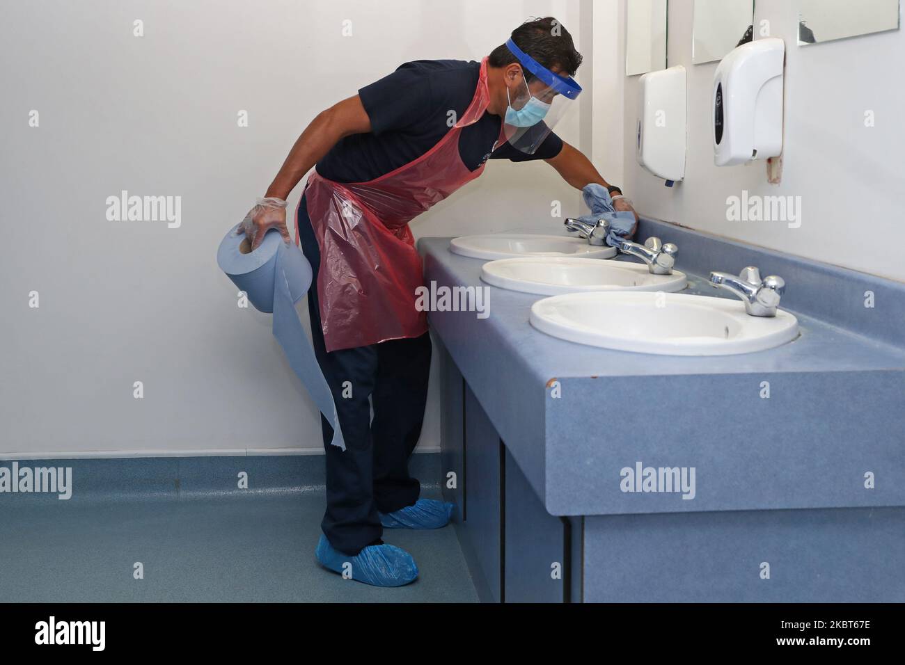 Staff washroom hi-res stock photography and images - Alamy