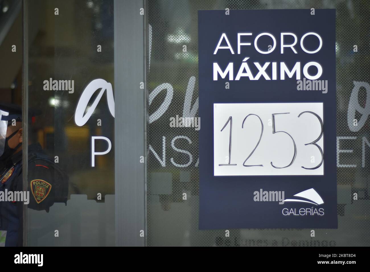 Maximum capacity of people hi-res stock photography and images - Alamy