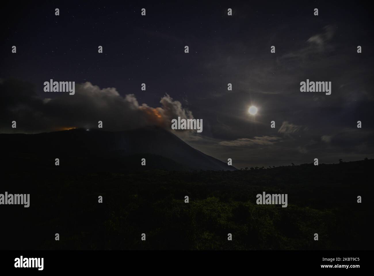 The Pacaya volcano, some 20 km south of the Guatemalan capital ...