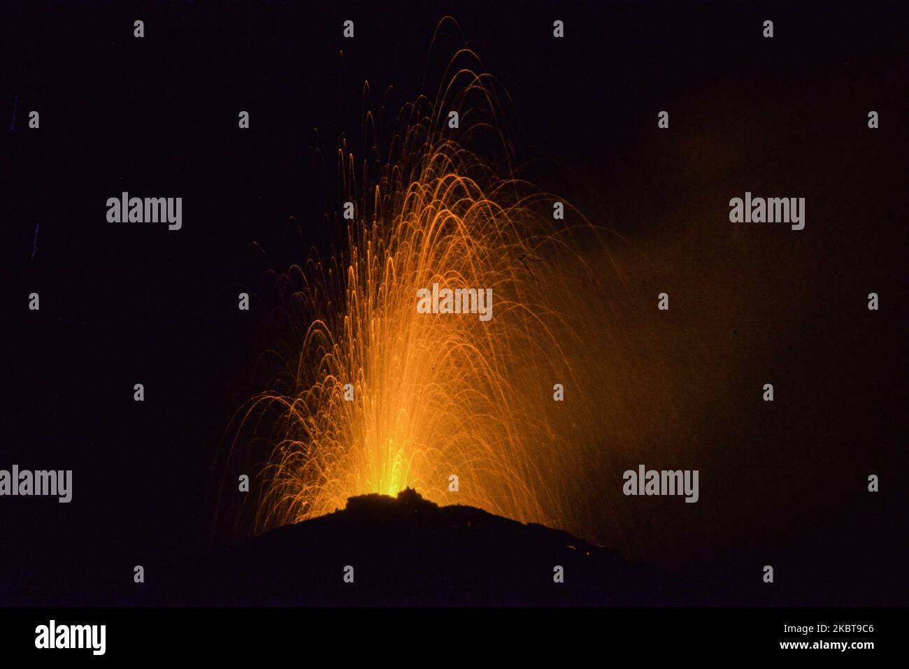 The Pacaya volcano, some 20 km south of the Guatemalan capital ...