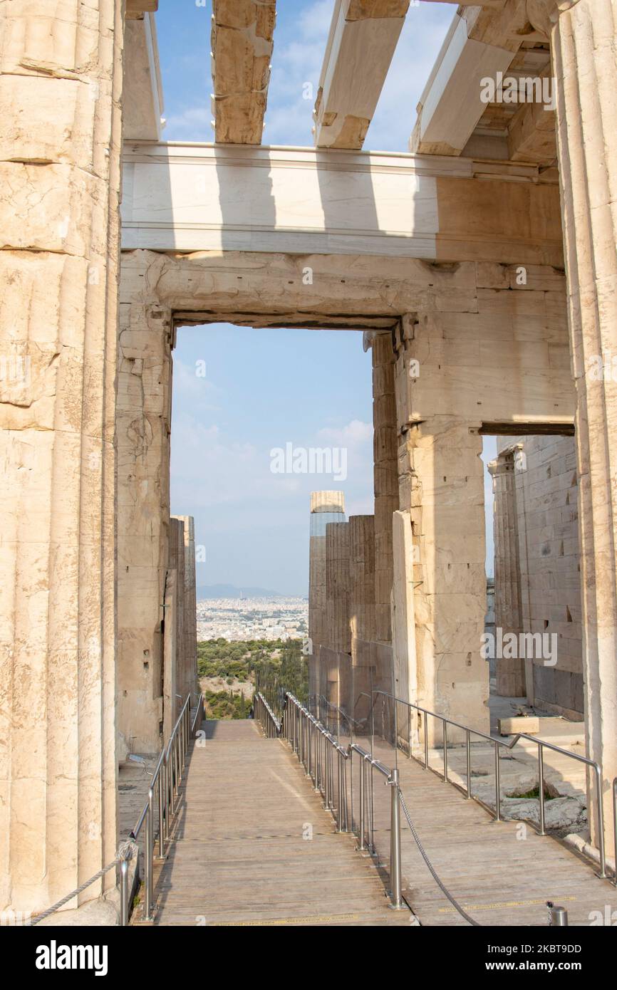 Acrylic divider hi-res stock photography and images - Alamy