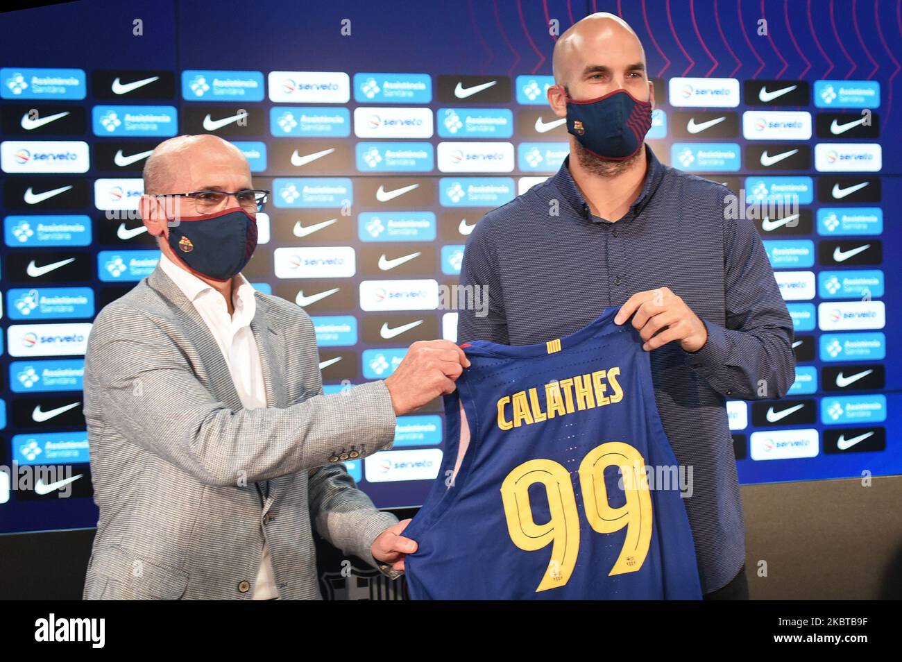 Presentation of nick calathes hi-res stock photography and images - Alamy