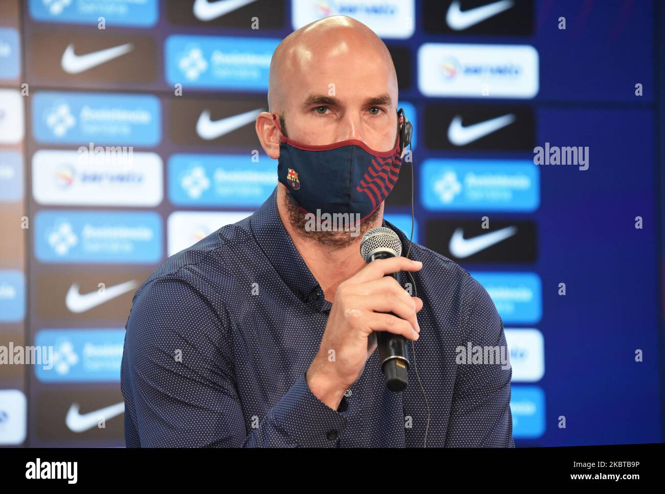 Presentation of nick calathes hi-res stock photography and images - Alamy