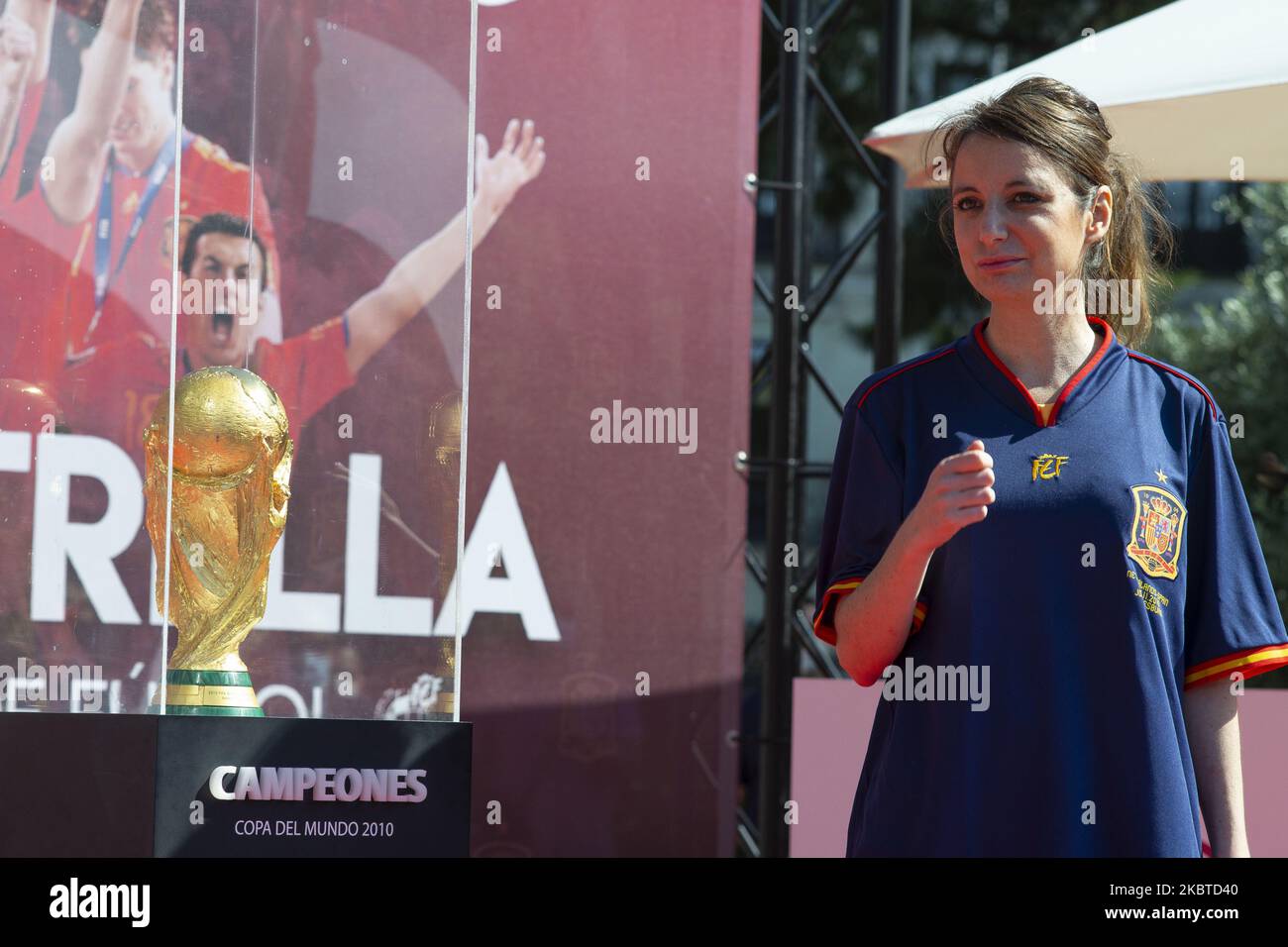 Andrea Levy pose next to the World Cup conquered in 2010 by the Spanish ...
