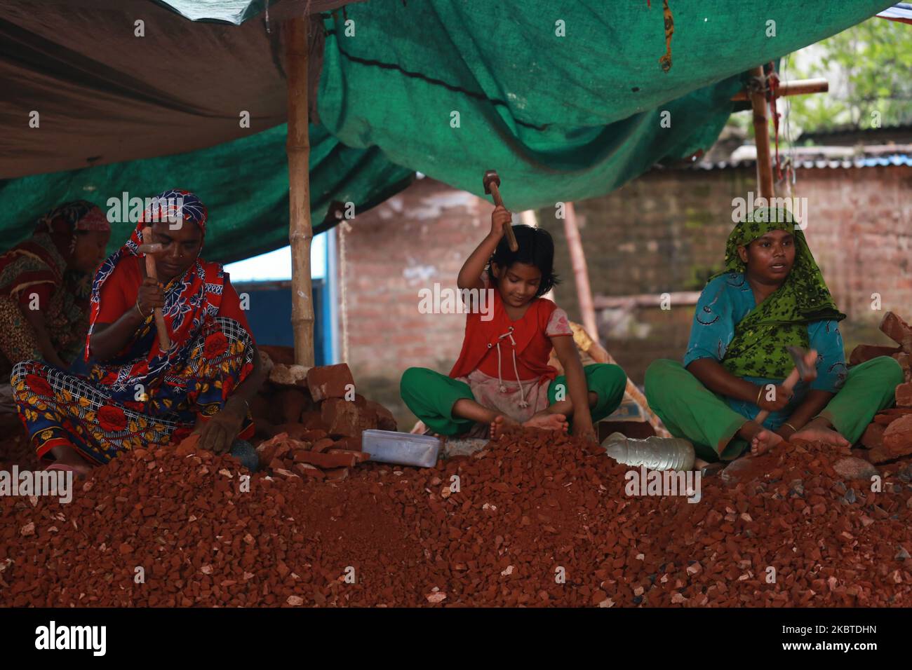 Girl break bricks hi-res stock photography and images - Alamy