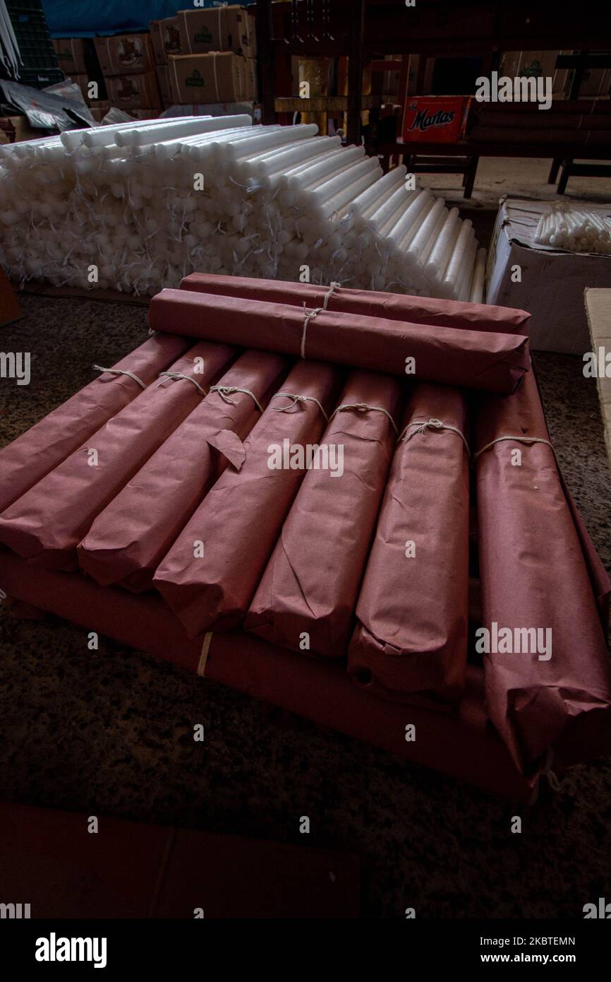 Unpackaged candles hi-res stock photography and images - Alamy