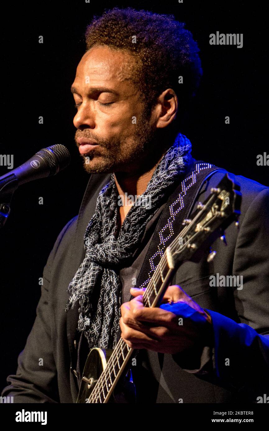 Gary dourdan crime scene investigation hi-res stock photography and ...