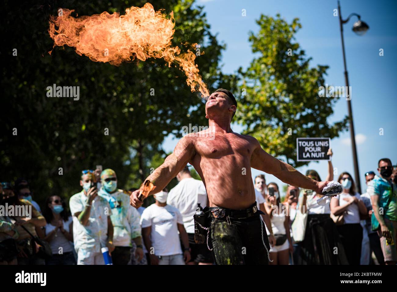 A fire-eater improvised a show in the middle of the crowd on July 12 ...