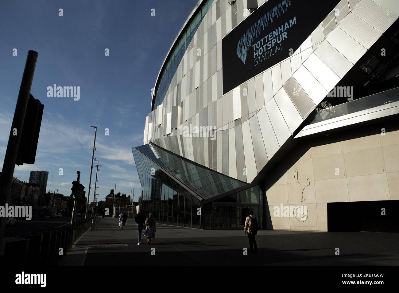 Tottenham hotspur stadium building hi-res stock photography and images ...