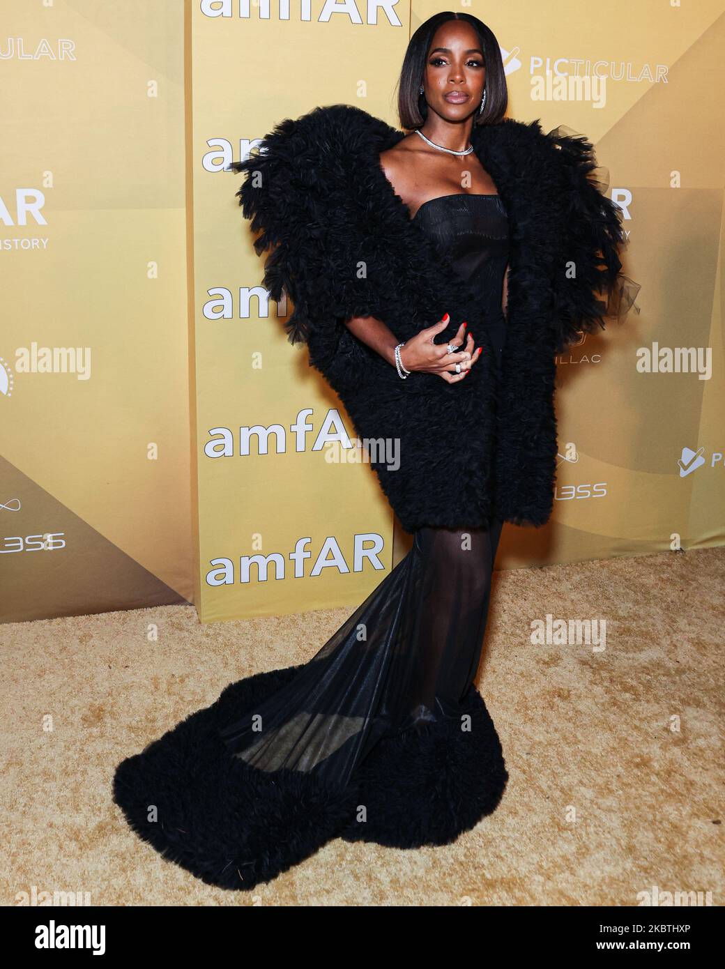 WEST HOLLYWOOD, LOS ANGELES, CALIFORNIA, USA - NOVEMBER 03: Kelly ...