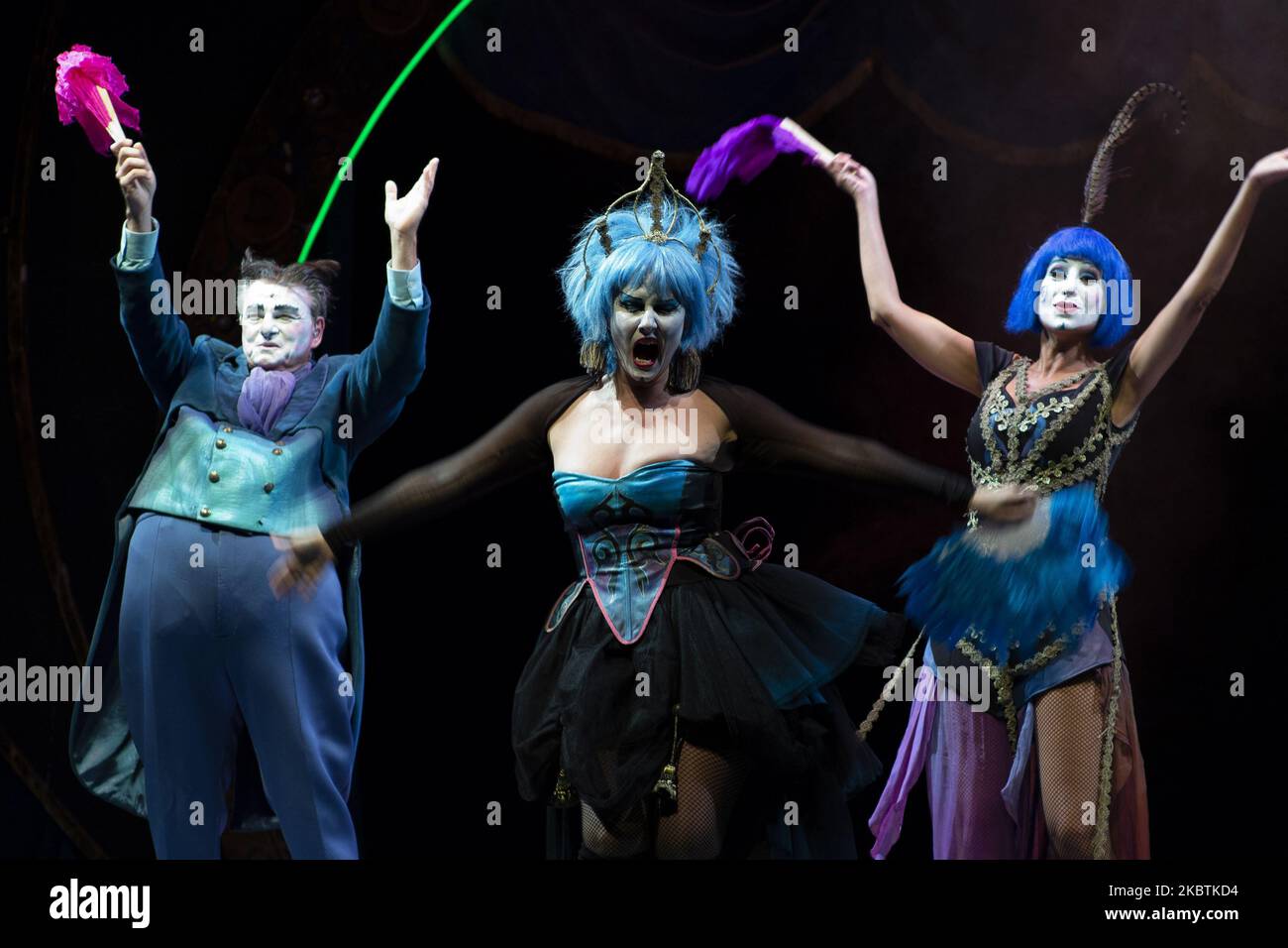 Opera locos hi-res stock photography and images - Alamy