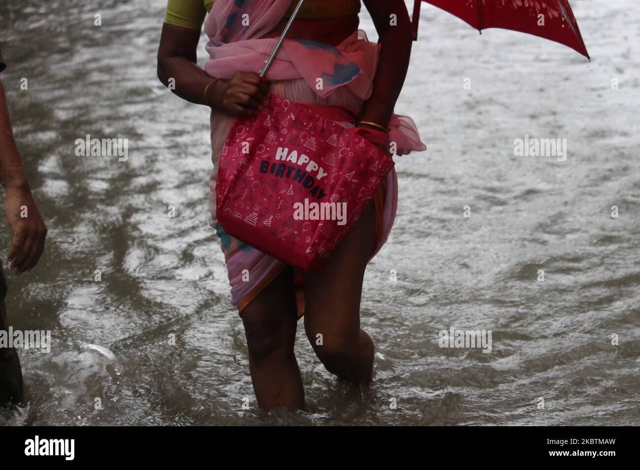 India slum flooded street hi-res stock photography and images - Alamy