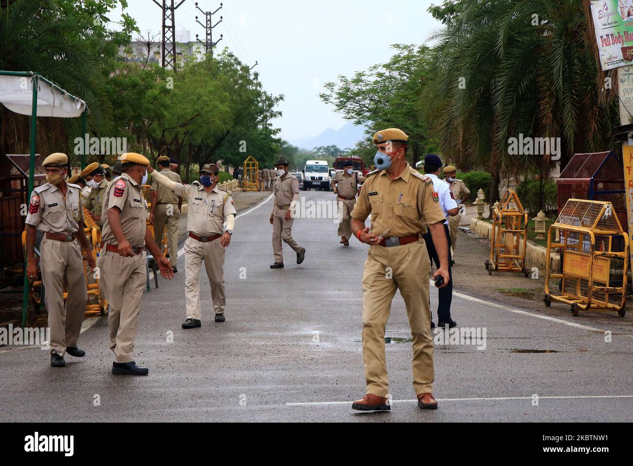 Security personnel stand guard hi-res stock photography and images - Alamy