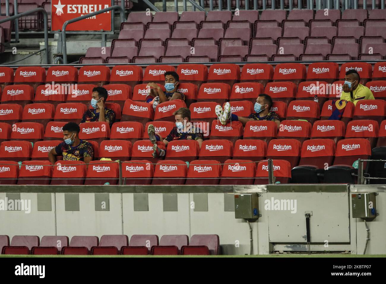 FC Barcelona bench with Luis Suarez, Arthur Melo, Arturo Vidal, Frenkie ...