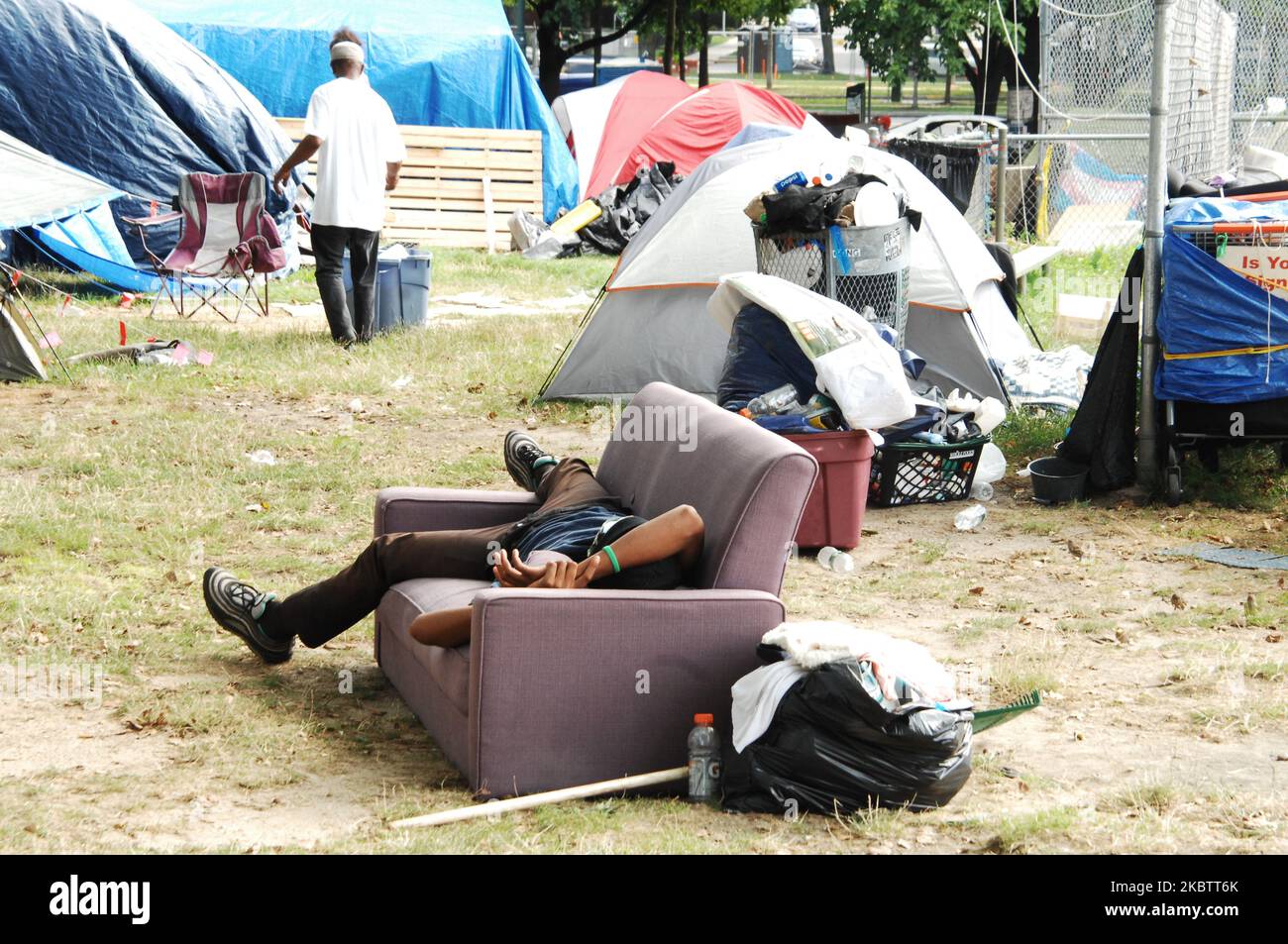 Homeless food line hi-res stock photography and images - Alamy