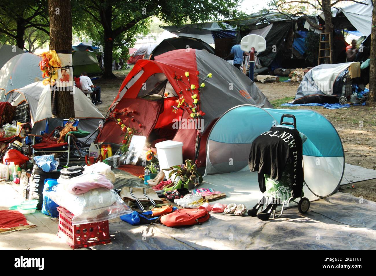 Homeless food line hi-res stock photography and images - Alamy
