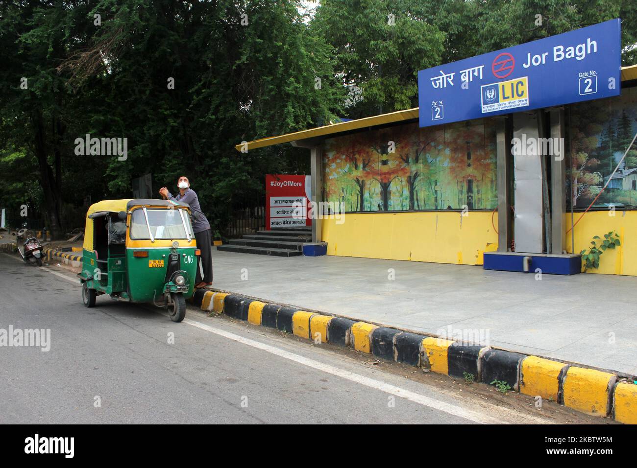 Deserted view of jor bagh metro station hi-res stock photography and ...