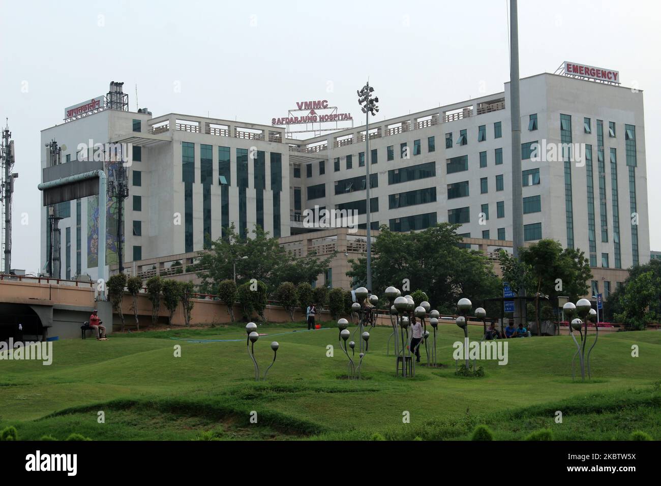 A general view of the Safdarjung Hospital from Aurobindo Marg in New ...