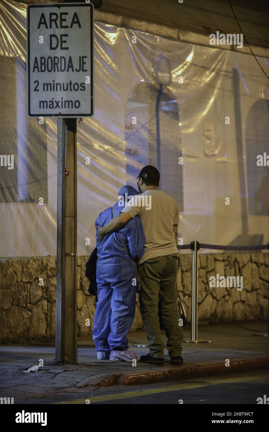 People hug outside hospital hi-res stock photography and images - Alamy