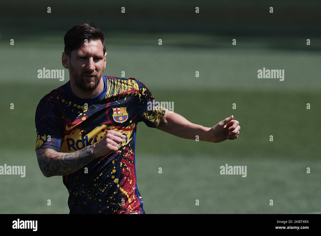 Lionel messi waist up hi-res stock photography and images - Alamy