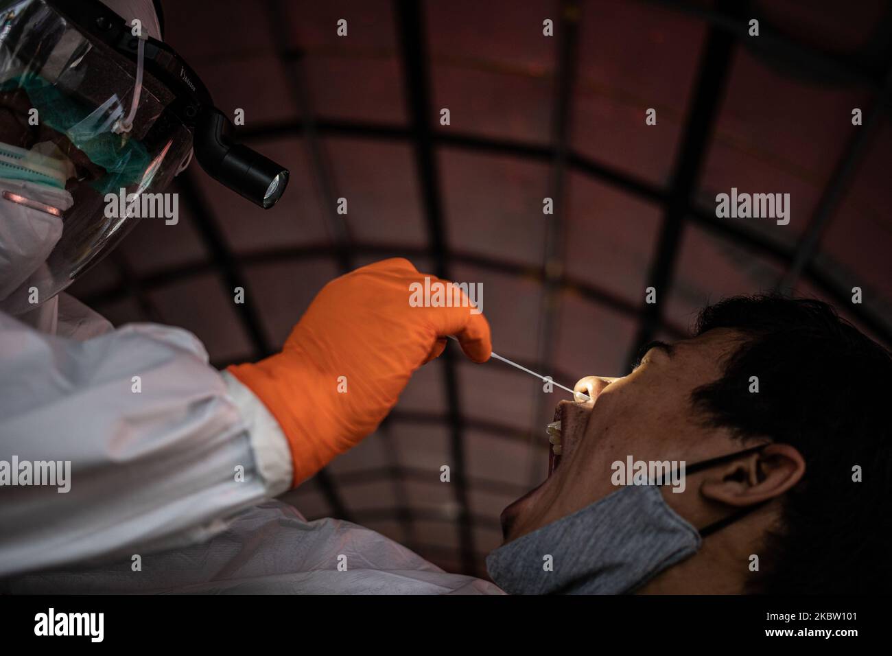 Swab Test through nose by dr. RADIAN using his flash light to make it ...