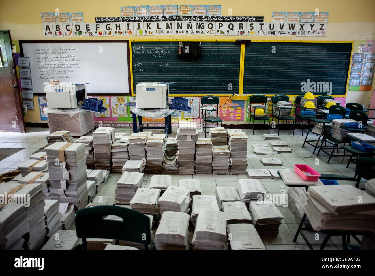 Philippines school classroom hi-res stock photography and images - Alamy