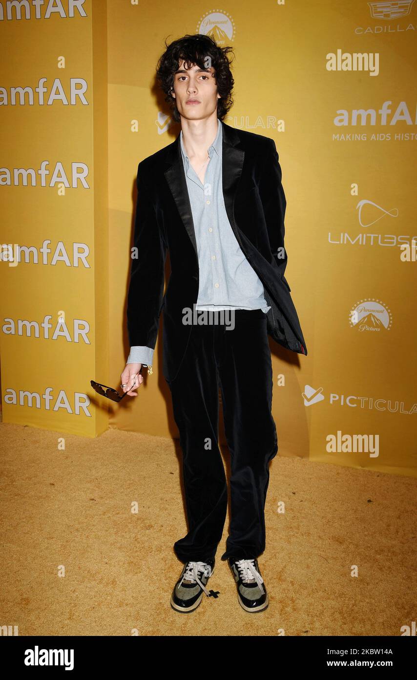 WEST HOLLYWOOD, CA - NOVEMBER 03: sombr attends 2022 amfAR Gala Los ...