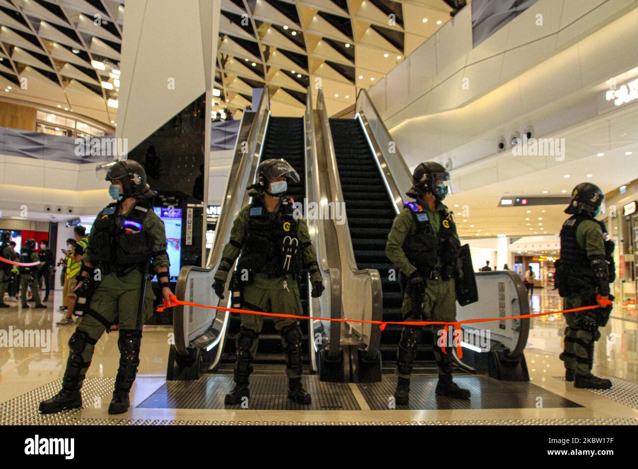 Hong Kong police cordon off YOHO Mall 1 in Yuen Long during shopping ...