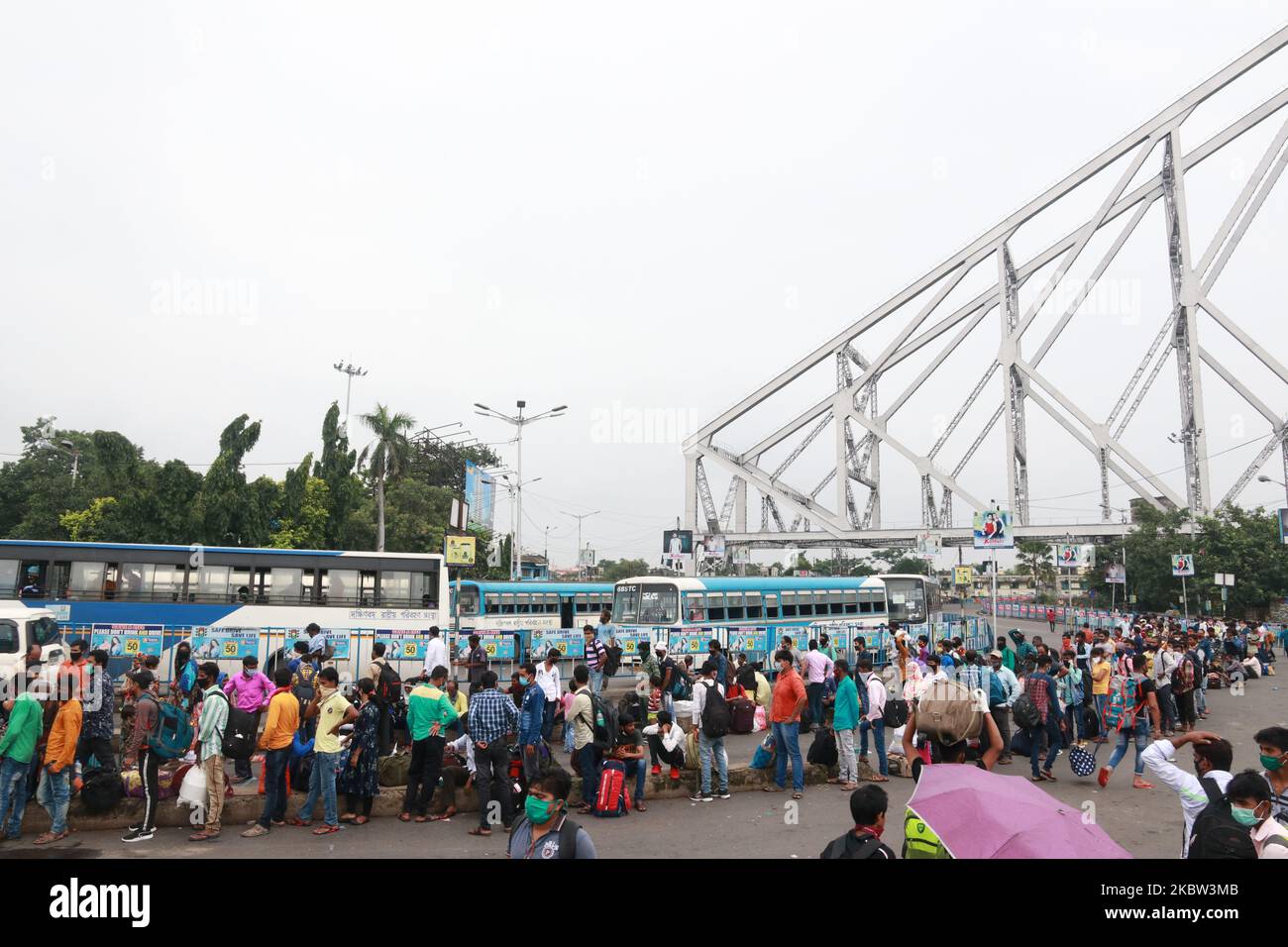 Howrah bus strand hi-res stock photography and images - Alamy