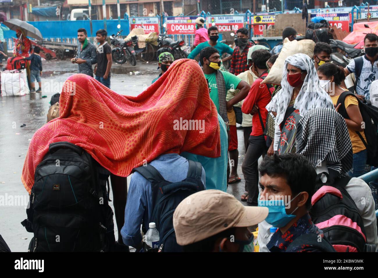 Howrah bus strand hi-res stock photography and images - Alamy