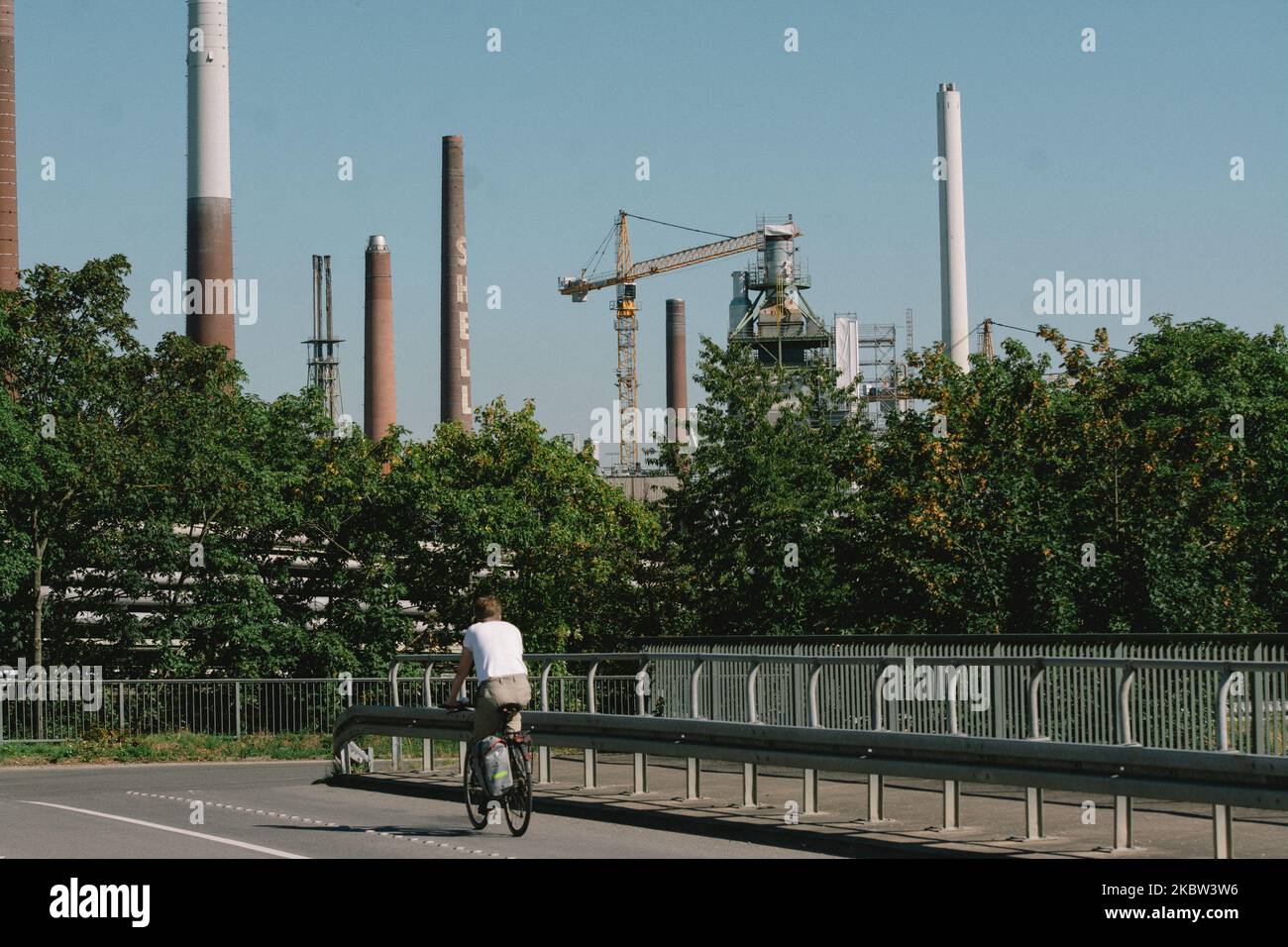 Shell oil refinery cologne hi-res stock photography and images - Alamy