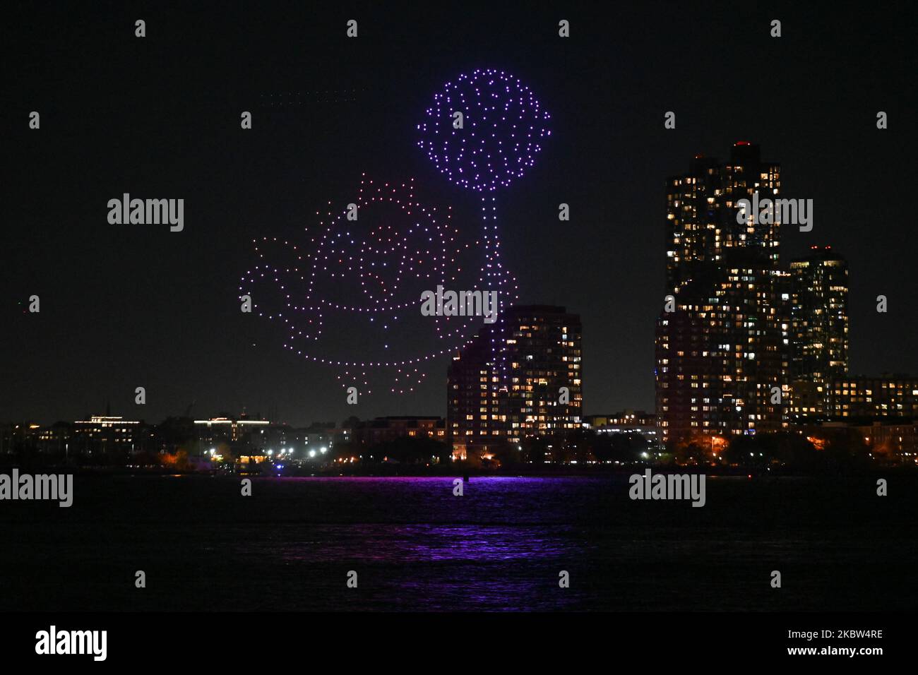 Over 500 drones display a light show over the Hudson River to celebrate ...