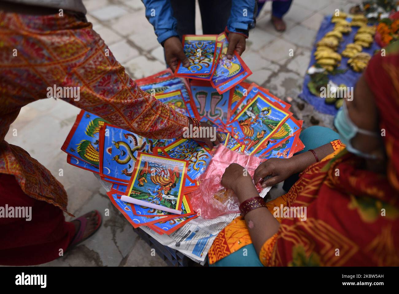 Honoring snake hi-res stock photography and images - Alamy