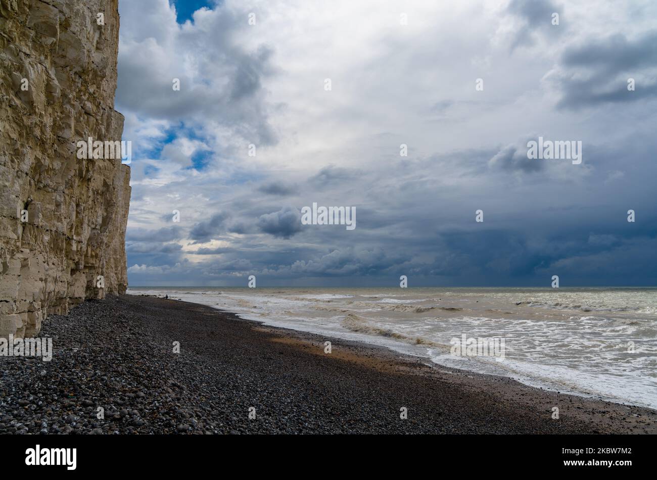 Landscape view of a black rock beach on the Jurassic Coast of England ...
