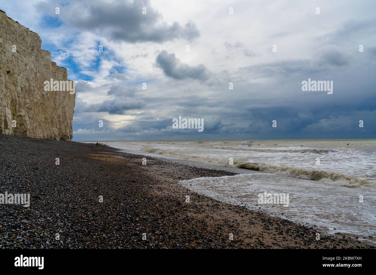 Landscape view of a black rock beach on the Jurassic Coast of England ...