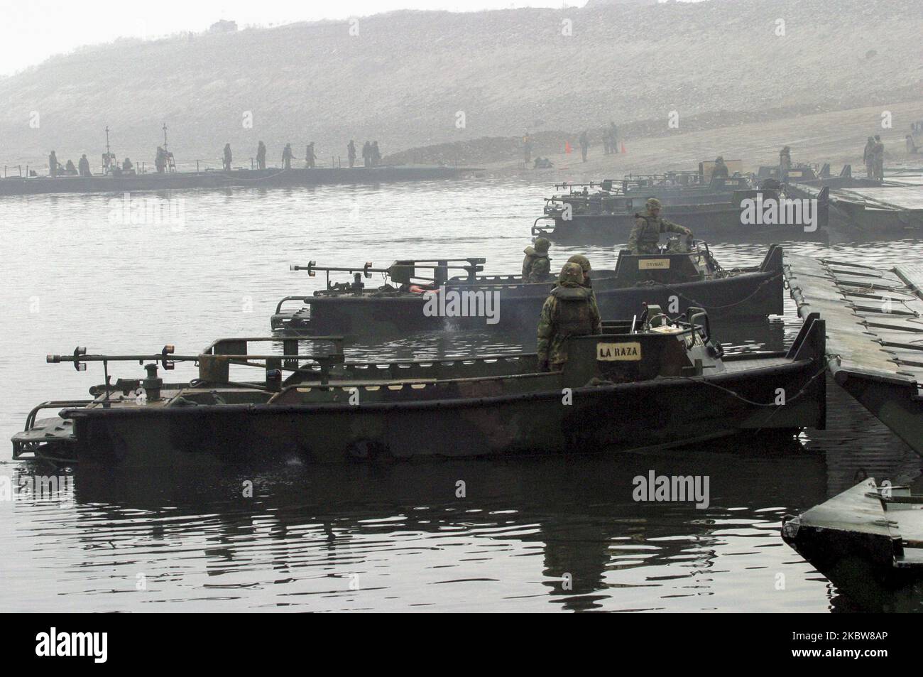 Us military engineers installation floating bridge hi-res stock ...