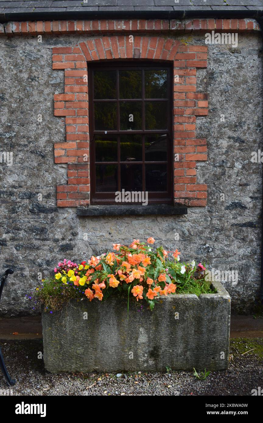 Traditional flower box hi-res stock photography and images - Alamy